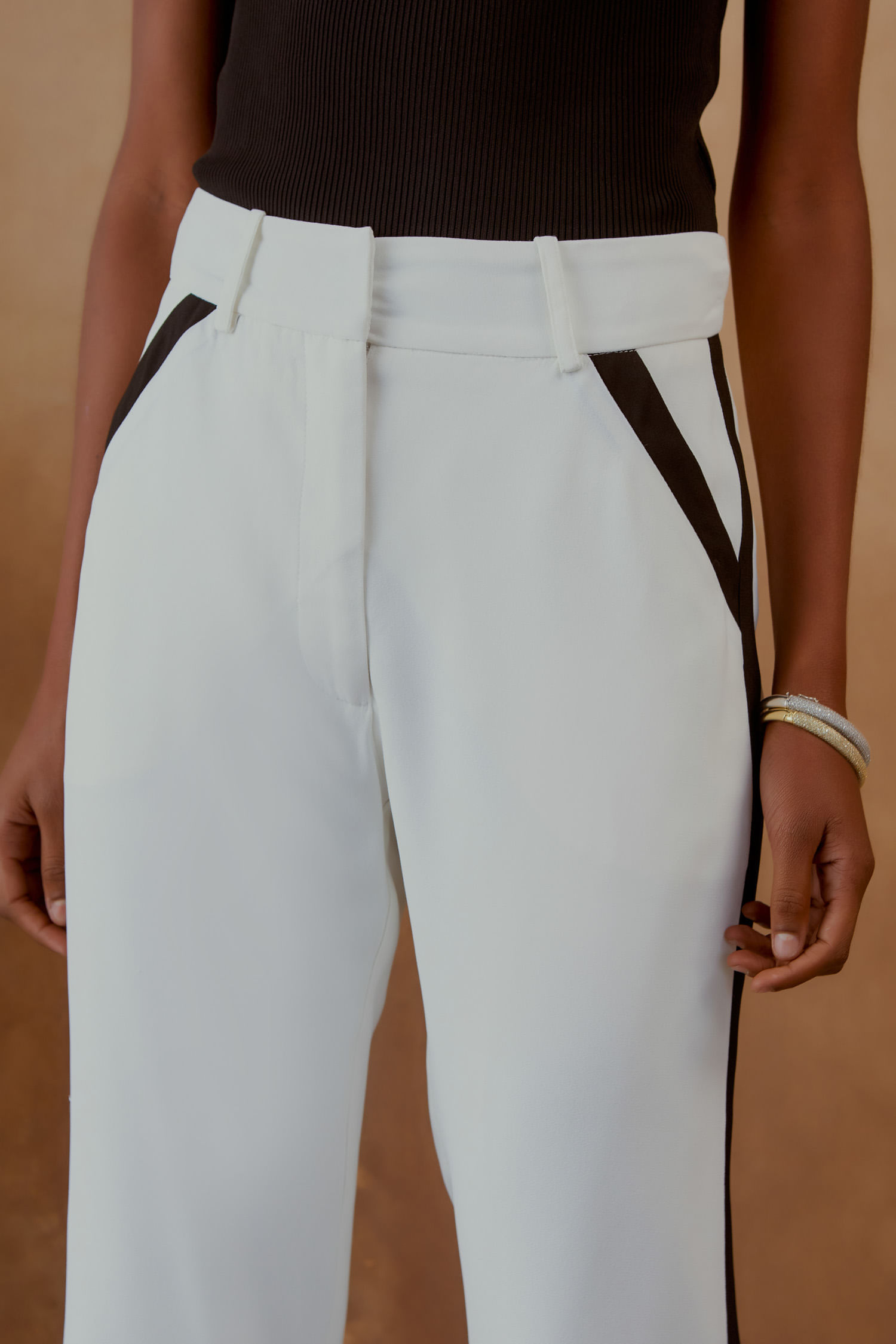 Calça Reta Detalhe Black - Off White/Preto